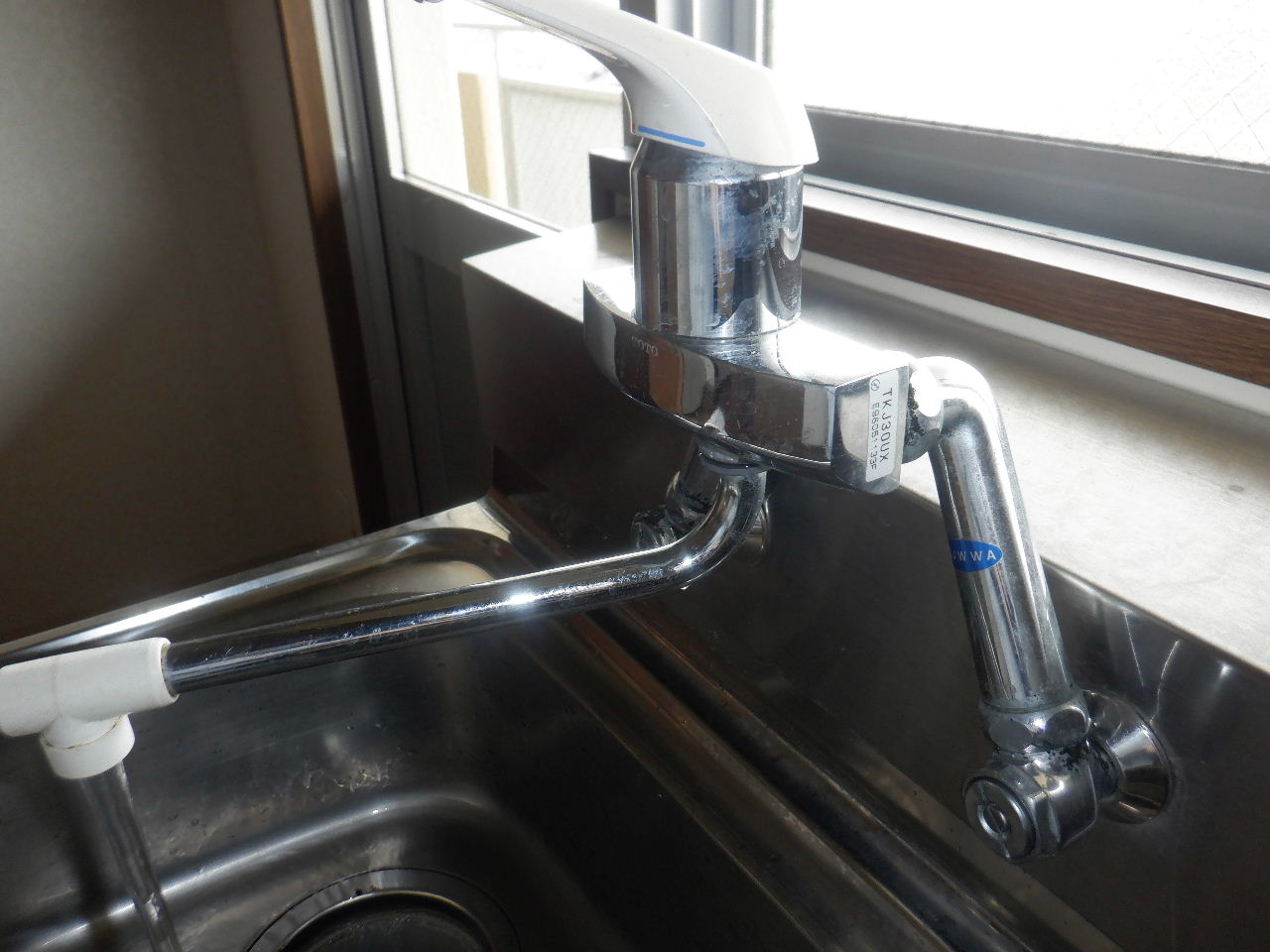 TOTO TKJ30UX ｷｯﾁﾝ壁付ｼﾝｸﾞﾙﾚﾊﾞｰ水栓 ＜吐水ﾊﾟｲﾌﾟ接続部から水漏れ＞（修理部品供給終了品） 簡単な水栓本体部交換方法 | あなたにも出来るかも？水道修理のブログ