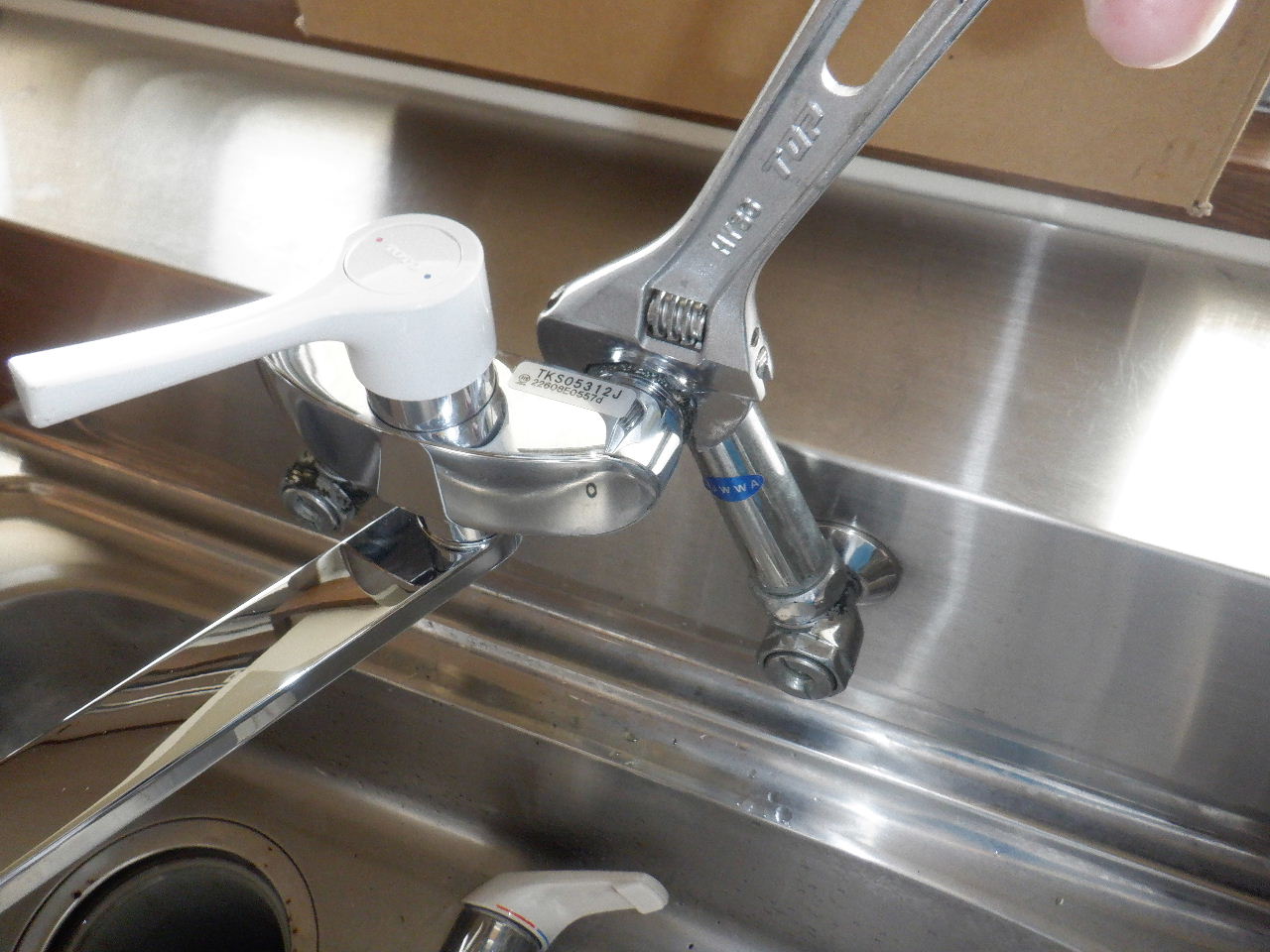 TOTO TKJ30UX ｷｯﾁﾝ壁付ｼﾝｸﾞﾙﾚﾊﾞｰ水栓 ＜吐水ﾊﾟｲﾌﾟ接続部から水漏れ＞（修理部品供給終了品） 簡単な水栓本体部交換方法 | あなたにも出来るかも？水道修理のブログ