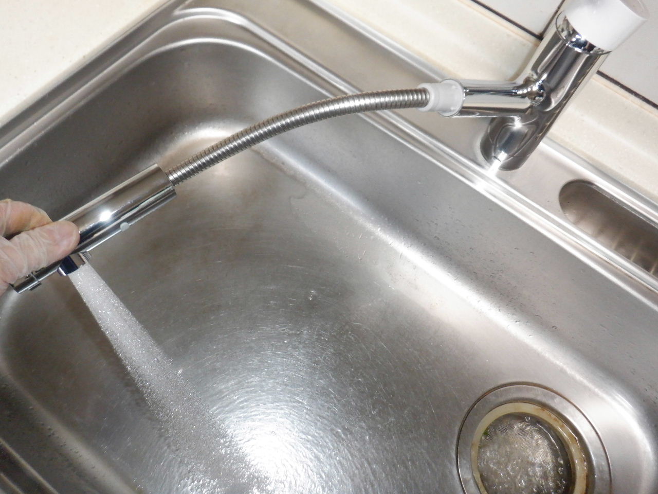 TOTO TKHG38型【ｶｰﾄﾘｯｼﾞ交換方法・後継品情報】 台付ｼﾝｸﾞﾙ・浄水器内蔵型・ﾊﾝﾄﾞｼｬﾜｰ水栓＜水が止まらない＞修理方法 ※ﾊﾟﾅｿﾆｯｸ製ｷｯﾁﾝ | あなたにも出来るか ...