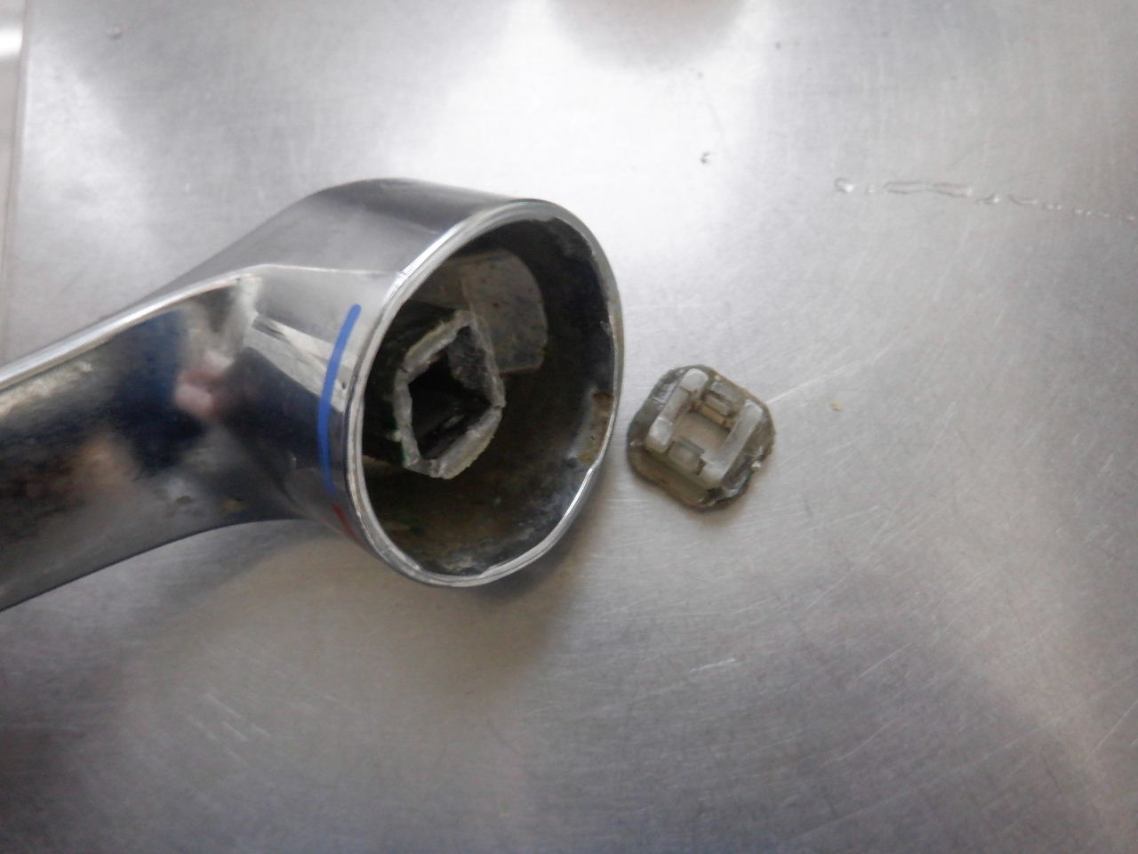 TOTO TKJ33U3【ｶｰﾄﾘｯｼﾞ交換方法】 台付き2穴ｼﾝｸﾞﾙﾚﾊﾞｰ水栓 ※ﾒﾀﾙｼﾞｮｲｼﾘｰｽﾞ ＜水が止まらない・ﾚﾊﾞｰが折れた・ﾚﾊﾞｰが重い＞修理方法 | あなたにも ...