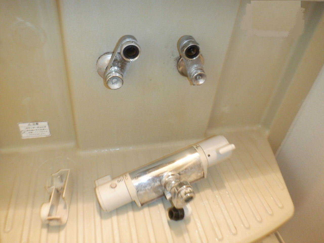 NAiS(ﾊﾟﾅｿﾆｯｸ）製ﾕﾆｯﾄﾊﾞｽ KVK KF180(W)TN【代替品へ交換、修理部品情報】 壁付ｻｰﾓｼｬﾜｰ水栓 ＜水が止まらない・温度調整がきかない＞ | あなたにも出来るかも ...