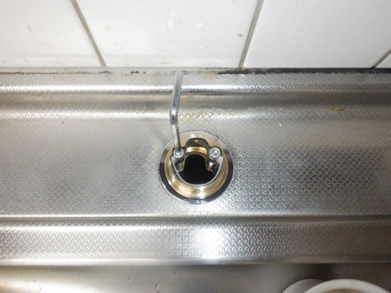 TOTO TK232【本体後継品へ交換】 台付ｼﾝｸﾞﾙﾚﾊﾞｰ･ﾊﾝﾄﾞｼｬﾜｰ水栓【修理部品供給終了品】※ｼﾞｮｲｼﾘｰｽﾞ･下吐水式＜水が止まらない＞水栓本体交換方法 | あなたにも ...