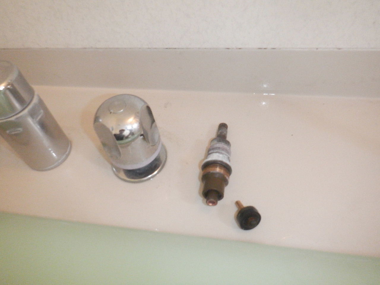 MYM M630ｼﾘｰｽﾞ 2ﾊﾝﾄﾞﾙ式ﾊﾞｽ混合水栓 ＜水が止まらない・ﾊﾝﾄﾞﾙ部から水漏れ＞ 修理方法（止水上部交換手順） | あなたにも出来るかも？水道修理のブログ