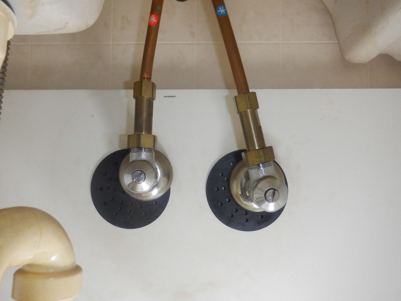 KVK KF308(A)【ｶｰﾄﾘｯｼﾞ交換方法、ｼｬﾜｰﾎｰｽ品番、本体後継品情報】洗面ｼﾝｸﾞﾙﾚﾊﾞｰ式洗髪ｼｬﾜｰ水栓 修理方法 | あなたにも出来るかも？水道修理のブログ