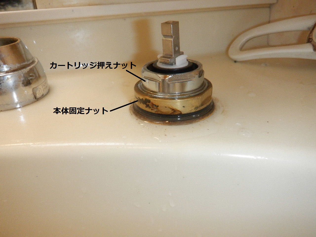 MYM FA241-011【ｶｰﾄﾘｯｼﾞ交換、ｼｬﾜｰﾎｰｽ交換】 洗面ｼﾝｸﾞﾙﾚﾊﾞｰ式洗髪ｼｬﾜｰ水栓＜水が止まらない・ﾚﾊﾞｰ下から水漏れ､ｼｬﾜｰﾎｰｽ水漏れ＞修理方法 ※NAiS ...