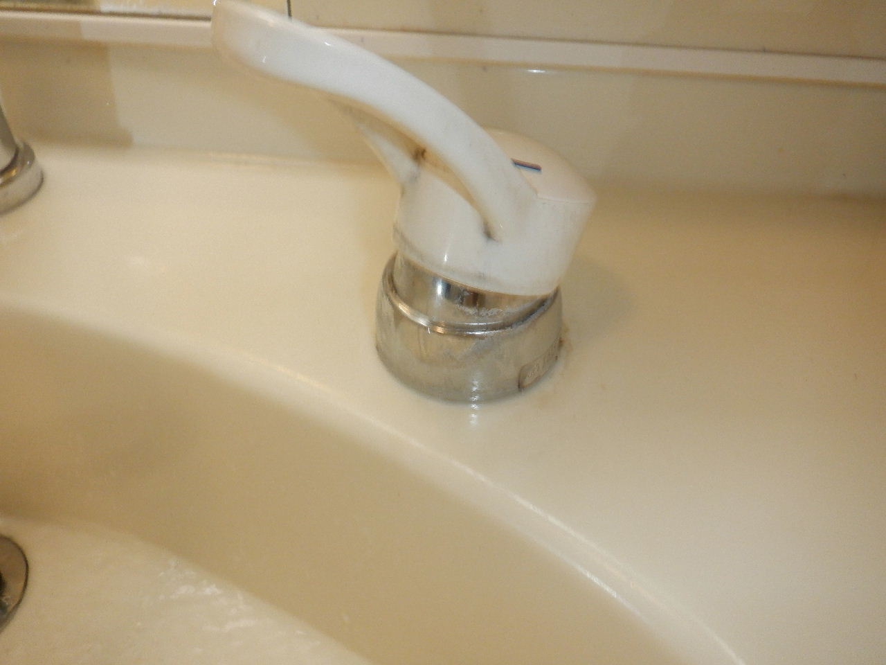 MYM FA241-011【ｶｰﾄﾘｯｼﾞ交換、ｼｬﾜｰﾎｰｽ交換】 洗面ｼﾝｸﾞﾙﾚﾊﾞｰ式洗髪ｼｬﾜｰ水栓＜水が止まらない・ﾚﾊﾞｰ下から水漏れ､ｼｬﾜｰﾎｰｽ水漏れ＞修理方法 ※NAiS ...