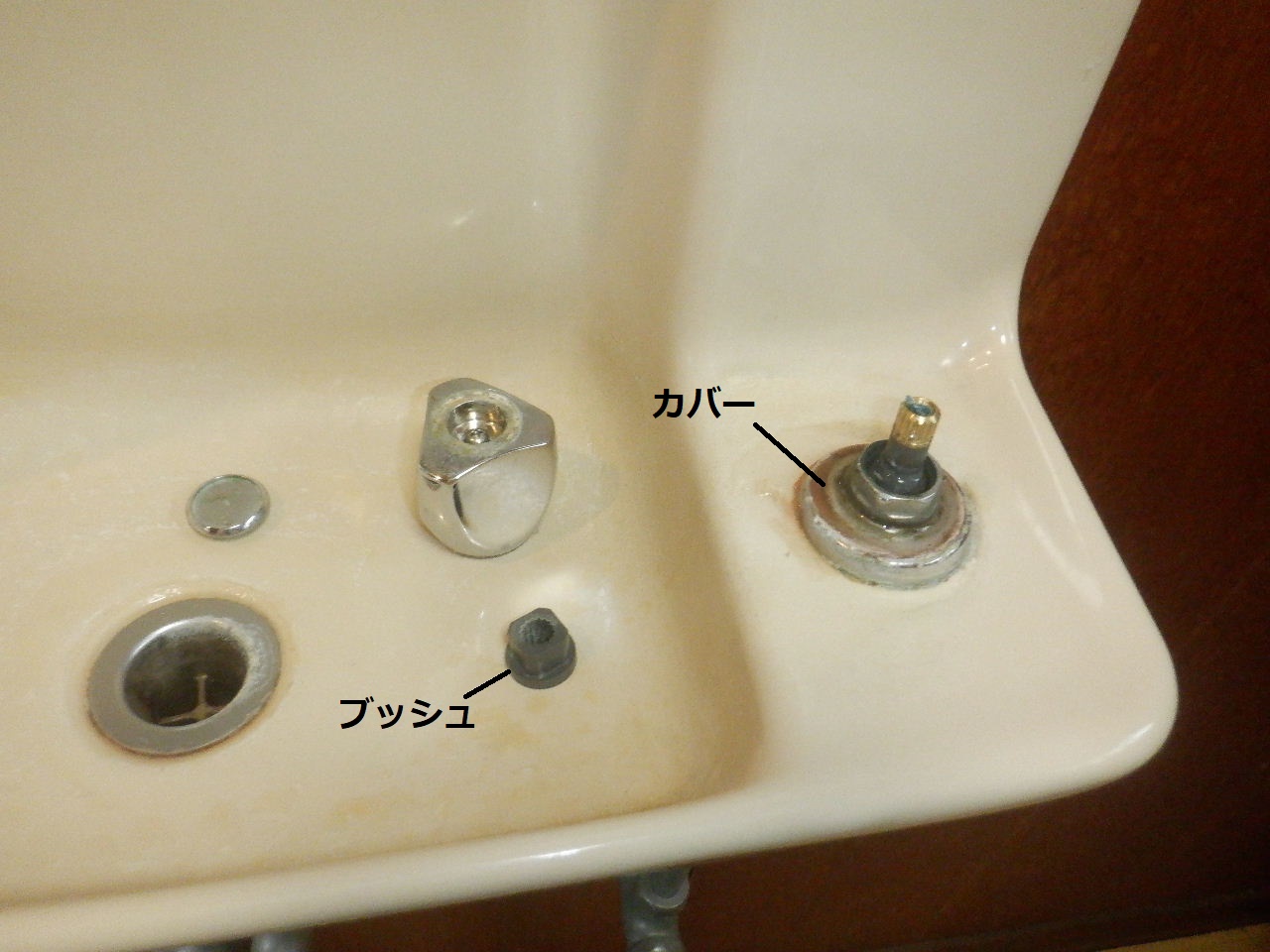 TOTO TL590AX【ﾊﾞﾙﾌﾞ部交換】 手洗器用ﾊﾝﾄﾞﾙ式水栓 修理方法 ※TOTO 埋込手洗器 L590(R) | あなたにも出来るかも？水道修理のブログ