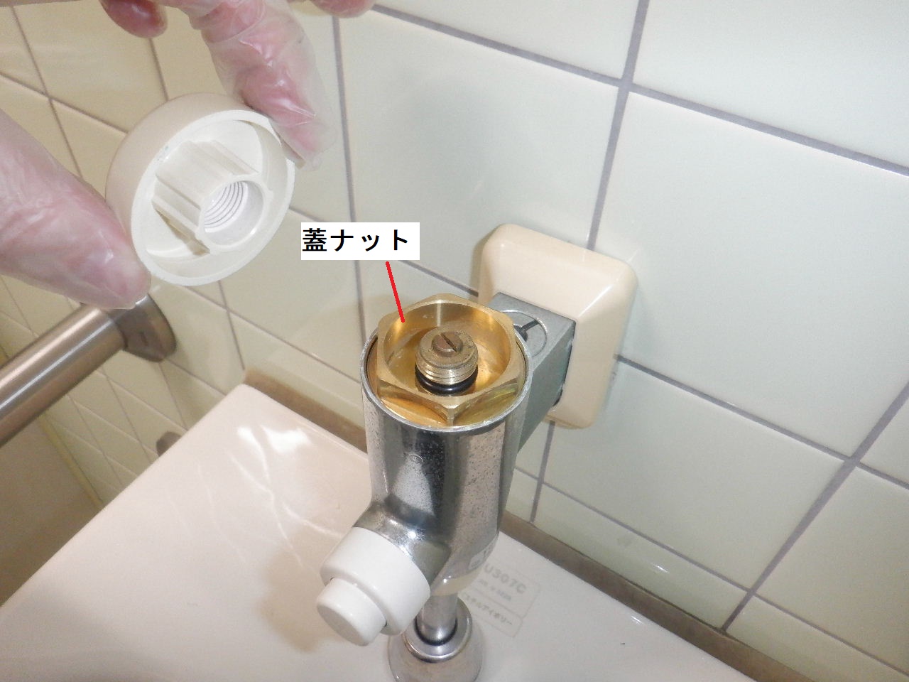 TOTO TG60N型【ﾋﾟｽﾄﾝﾊﾞﾙﾌﾞ、押しﾎﾞﾀﾝ部交換、後継品・同等品情報】 小便器用ﾌﾗｯｼｭﾊﾞﾙﾌﾞ＜水が止まらない。ボタンが戻らない。＞ 修理方法 | あなたにも出来るかも ...