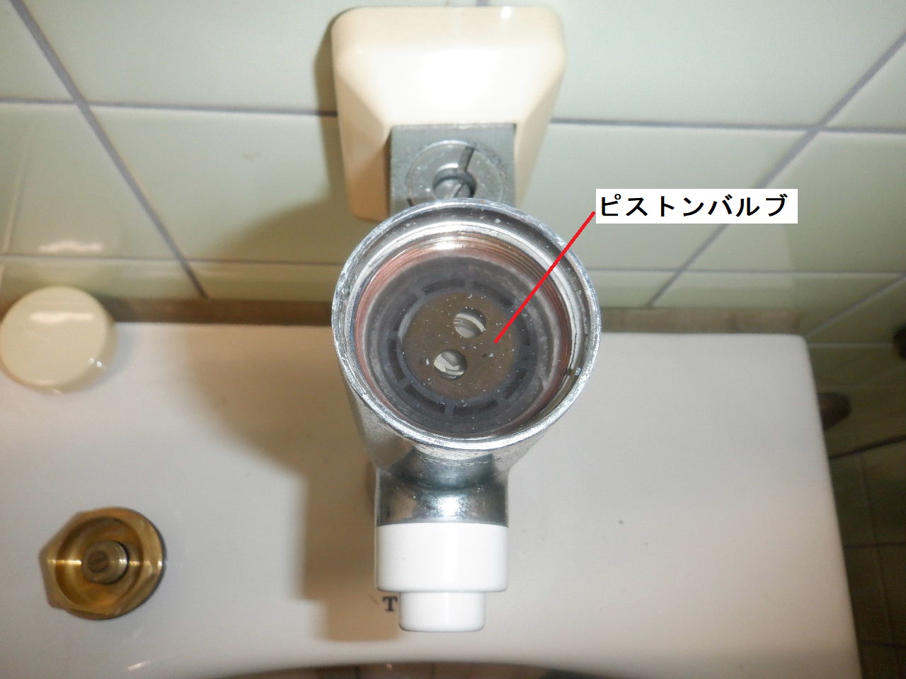 TOTO TG60N型【ﾋﾟｽﾄﾝﾊﾞﾙﾌﾞ、押しﾎﾞﾀﾝ部交換、後継品・同等品情報】 小便器用ﾌﾗｯｼｭﾊﾞﾙﾌﾞ＜水が止まらない。ボタンが戻らない。＞ 修理方法 | あなたにも出来るかも ...