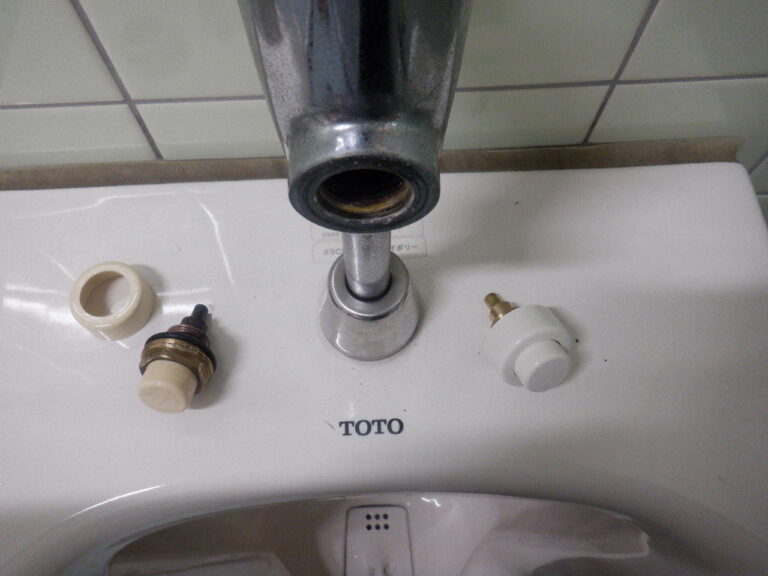 TOTO TG60N型【ﾋﾟｽﾄﾝﾊﾞﾙﾌﾞ、押しﾎﾞﾀﾝ部交換、後継品・同等品情報】 小便器用ﾌﾗｯｼｭﾊﾞﾙﾌﾞ＜水が止まらない。ボタンが戻らない。＞ 修理方法 | あなたにも出来るかも ...