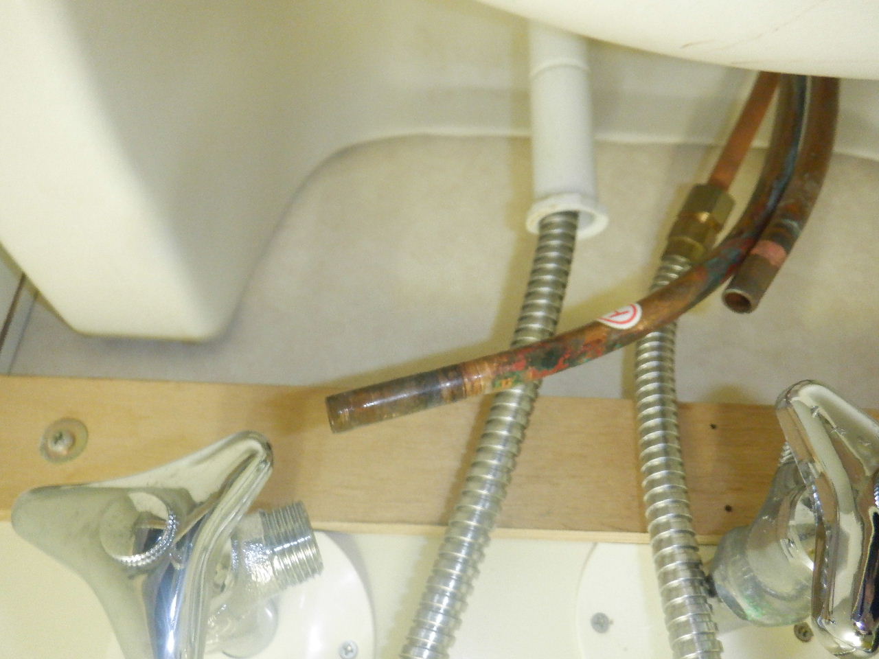 TOTO TL385UG2#N11【後継品へ本体交換、ｶｰﾄﾘｯｼﾞ･ｼｬﾜｰﾎｰｽ交換方法】 台付ｼﾝｸﾞﾙ洗髪ｼｬﾜｰ水栓（水が止まらない・ｼｬﾜｰﾎｰｽから水漏れ） | あなたにも出来る ...