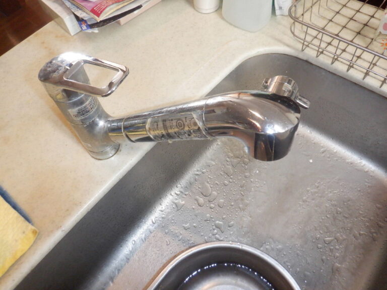 TOTO TKHG38P型【ｶｰﾄﾘｯｼﾞ交換方法、ｼｬﾜｰﾎｰｽ交換、後継品情報】 台付ｼﾝｸﾞﾙ・浄水器内蔵型・ﾊﾝﾄﾞｼｬﾜｰ水栓＜水が止まらない・ｼｬﾜｰﾎｰｽから水漏れ＞修理方法 ...