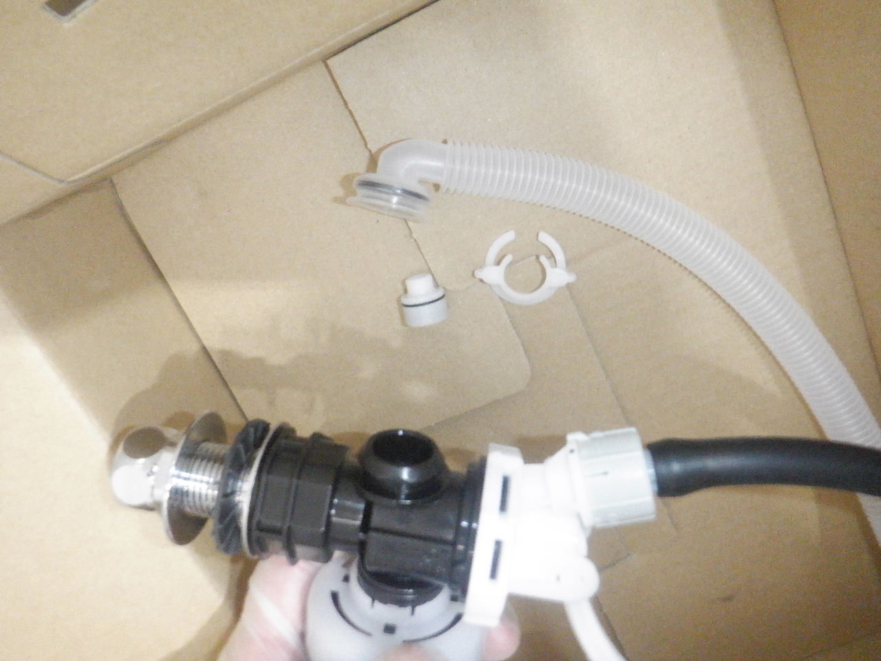 INAX DT-882（DT-589）【ﾎﾞｰﾙﾀｯﾌﾟ・ﾌﾛｰﾄｺﾞﾑ玉交換・ﾌﾛｰﾄ弁交換】ﾄｲﾚﾛｰﾀﾝｸ 水が止まらない 修理方法 | あなたにも出来るかも？水道修理のブログ