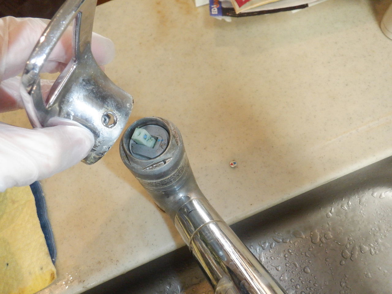 TOTO TKHG38型 台付ｼﾝｸﾞﾙ・浄水器内蔵型・ﾊﾝﾄﾞｼｬﾜｰ水栓＜水が止まらない＞修理方法（ﾊﾞﾙﾌﾞｶｰﾄﾘｯｼﾞ交換手順）※ﾊﾟﾅｿﾆｯｸ製ｷｯﾁﾝ | あなたにも出来るかも ...