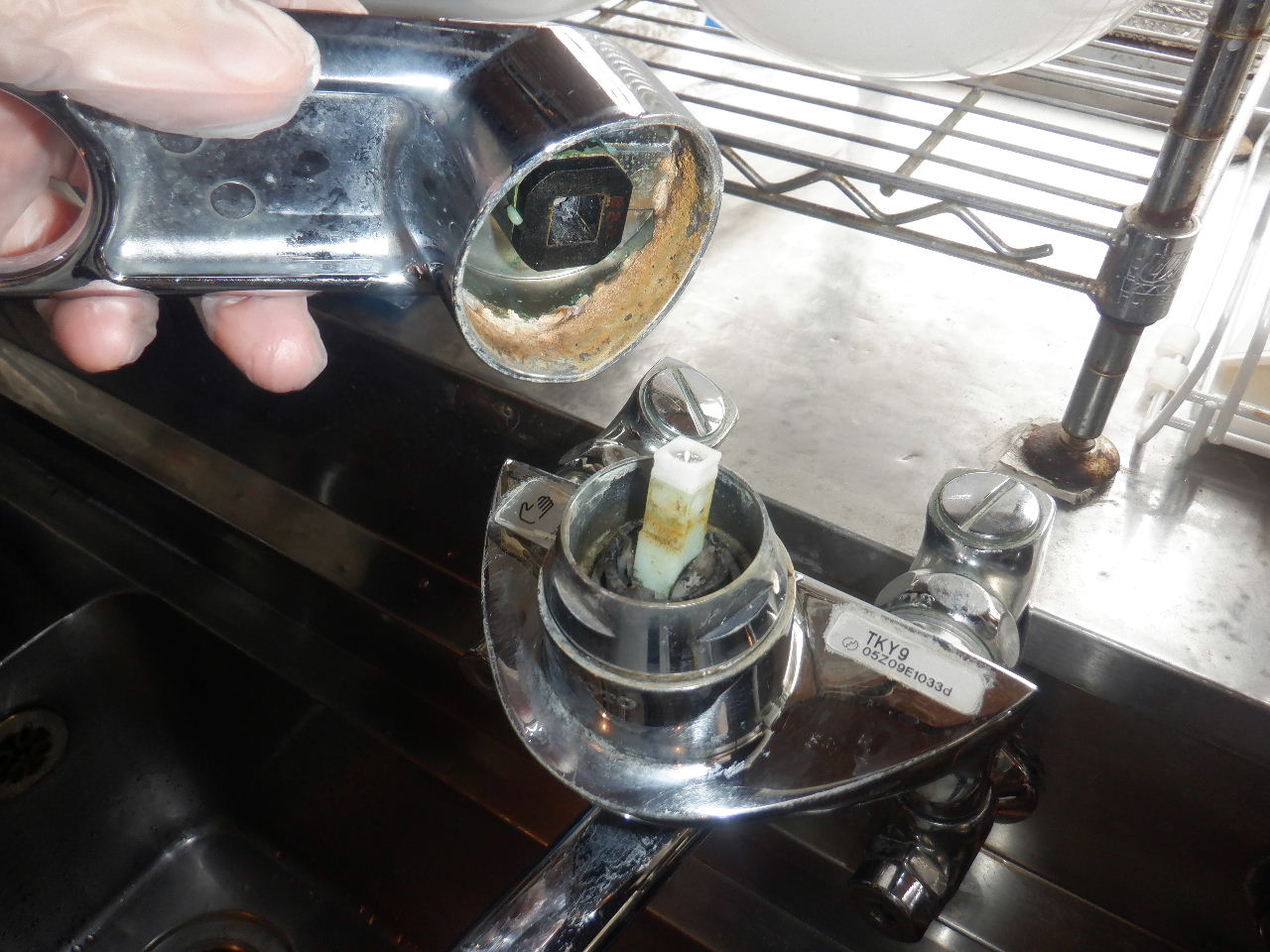 TOTO TKY9【ｶｰﾄﾘｯｼﾞ交換手順】 壁付ｼﾝｸﾞﾙﾚﾊﾞｰ混合水栓 ＜ﾚﾊﾞｰを下げても水が止まらない＞修理方法 | あなたにも出来るかも？水道修理のブログ