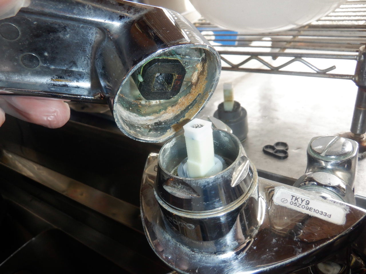 TOTO TKY9【ｶｰﾄﾘｯｼﾞ交換手順】 壁付ｼﾝｸﾞﾙﾚﾊﾞｰ混合水栓 ＜ﾚﾊﾞｰを下げても水が止まらない＞修理方法 | あなたにも出来るかも？水道修理のブログ