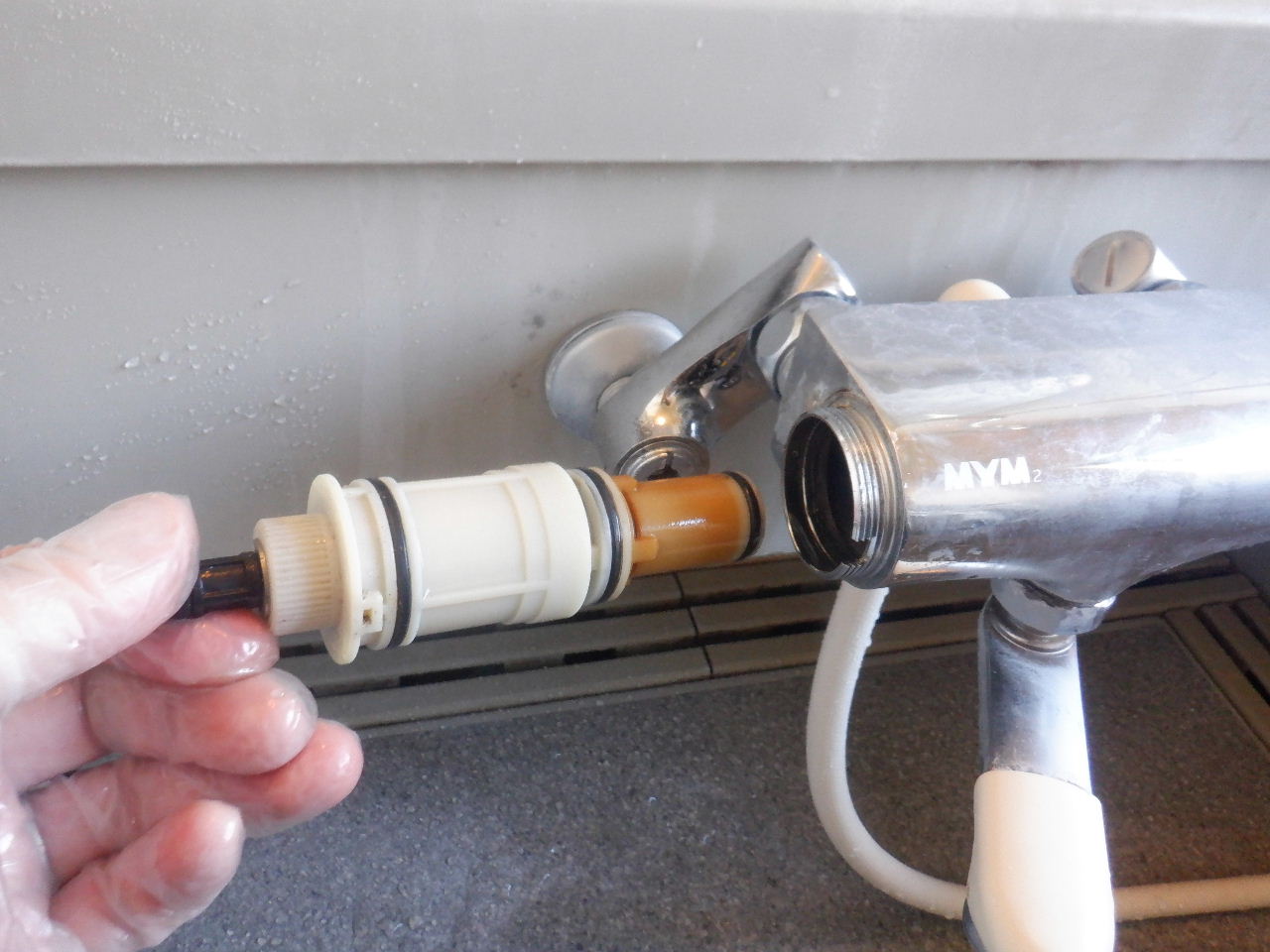 MYM MS6000【温調ｶｰﾄﾘｯｼﾞ､切替ｶｰﾄﾘｯｼﾞ交換】 壁付ｻｰﾓｽﾀｯﾄ式ｼｬﾜｰ水栓＜温度調節が出来ない、水が止まらない＞修理方法 | あなたにも出来るかも？水道修理のブログ