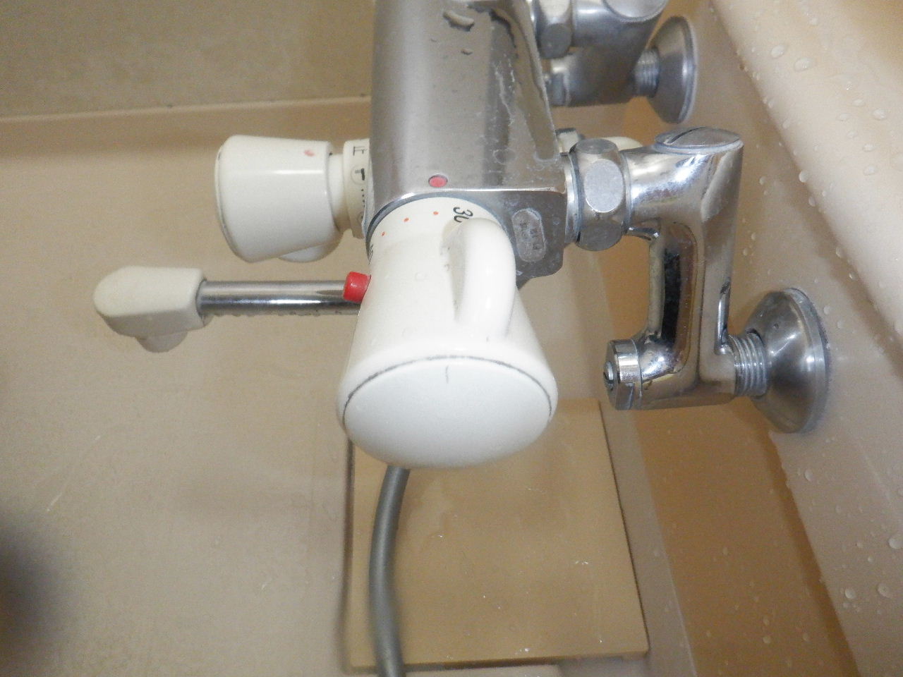 KVK KF112G(B)【切替ﾕﾆｯﾄ交換】、【後継品・同等品】 浴室ｻｰﾓｽﾀｯﾄ式ｼｬﾜｰ水栓 ＜水が止まらない、温度調節が出来ない＞ 修理方法、水栓本体交換方法 | あなたにも出来るか ...