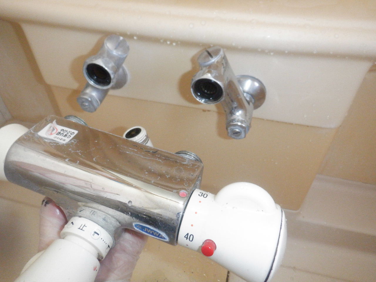 KVK KF112G(B)【切替ﾕﾆｯﾄ交換】、【後継品・同等品】 浴室ｻｰﾓｽﾀｯﾄ式ｼｬﾜｰ水栓 ＜水が止まらない、温度調節が出来ない＞ 修理方法、水栓本体交換方法 | あなたにも出来るか ...