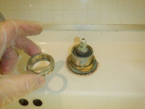 TOTO TL380A1RB【ｶｰﾄﾘｯｼﾞ交換・ｼｬﾜｰﾎｰｽ交換】 洗面ｼﾝｸﾞﾙﾚﾊﾞｰ式ｼｬﾜｰ水栓 の水漏れ修理方法 | あなたにも出来るかも？水道修理のブログ