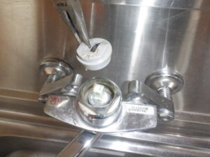 TOTO TKJ30U3R【ｶｰﾄﾘｯｼﾞ交換方法、後継品・代替品情報】 ﾒﾀﾙｼﾞｮｲｼﾘｰｽﾞ ｷｯﾁﾝ壁付ｼﾝｸﾞﾙﾚﾊﾞｰ水栓 水漏れ修理 | あなたにも出来るかも？水道修理のブログ