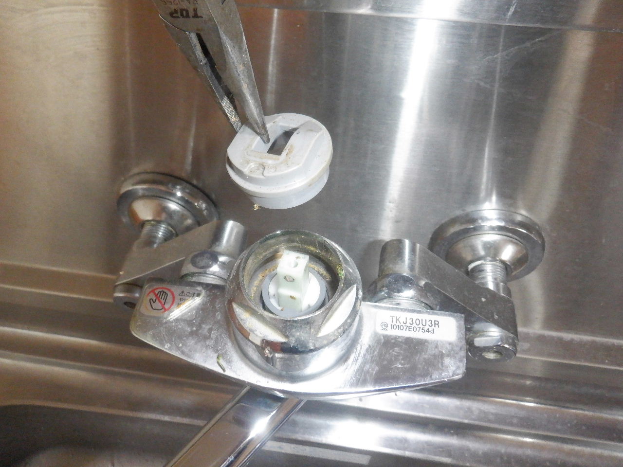 TOTO TKJ30U3R【ｶｰﾄﾘｯｼﾞ交換方法、後継品・代替品情報】 ﾒﾀﾙｼﾞｮｲｼﾘｰｽﾞ ｷｯﾁﾝ壁付ｼﾝｸﾞﾙﾚﾊﾞｰ水栓 水漏れ修理 | あなたにも出来るかも？水道修理のブログ