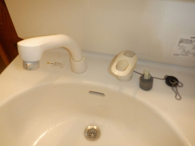 TOTO TL385CG2F(S)【ｶｰﾄﾘｯｼﾞ交換、ｼｬﾜｰﾎｰｽ交換方法】洗面台ｼﾝｸﾞﾙﾚﾊﾞｰ式洗髪ｼｬﾜｰ水栓 水漏れ修理方法【本体 後継品・代替品情報】 | あなたにも出来るかも ...