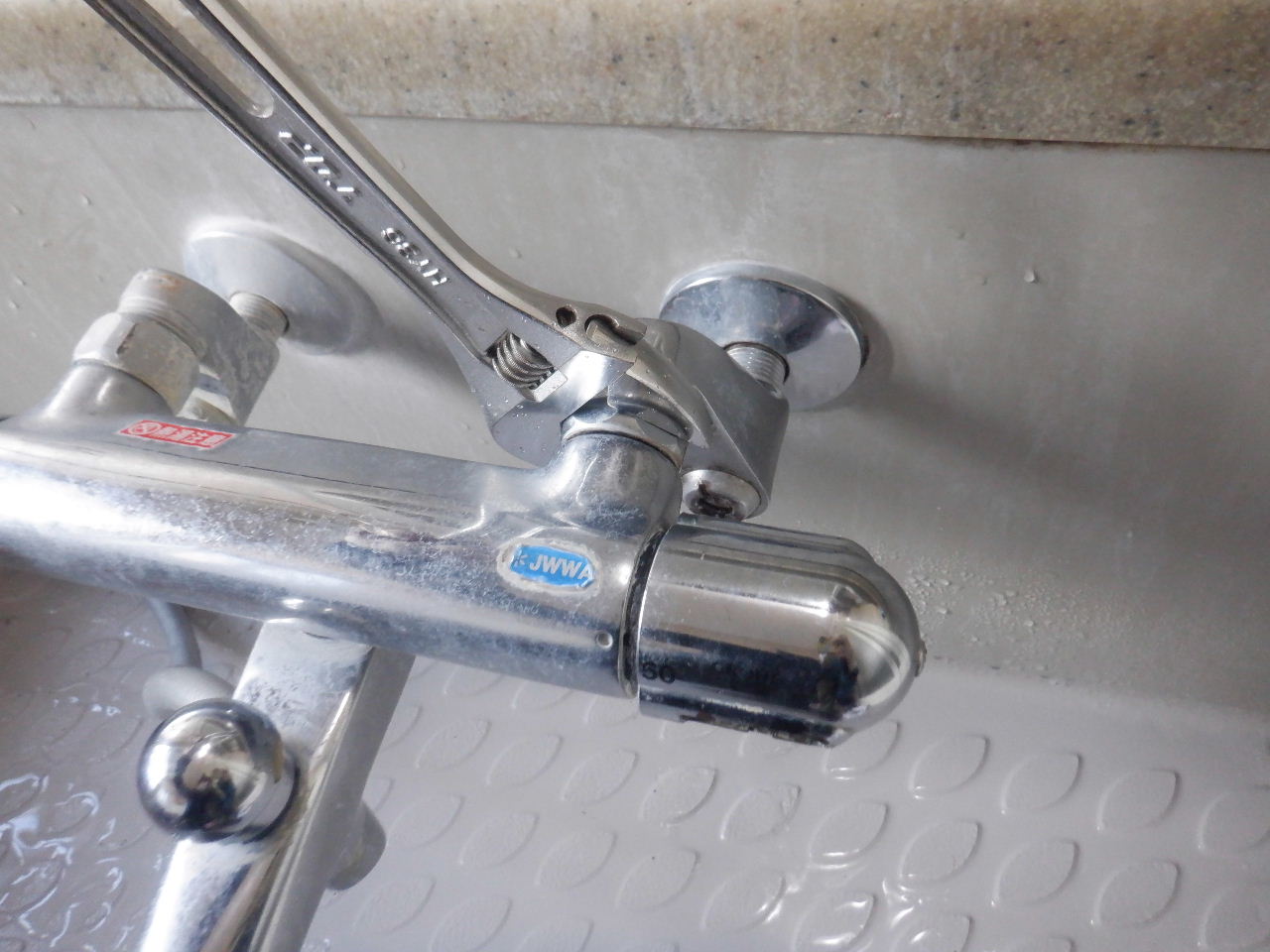 GROHE（ｸﾞﾛｰｴ）ｸﾞﾛｰｻｰﾓ1000 型番34313 浴室ｻｰﾓｼｬﾜｰ水栓＜本体から水漏れ＞ 水栓本体交換方法 ※ﾔﾏﾊｼｽﾃﾑ ...