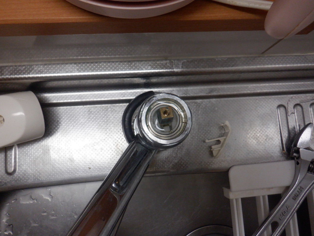 KVK KM556(CL) 【ﾊﾞﾙﾌﾞｶｰﾄﾘｯｼﾞ交換手順、本体後継品・代替品情報】台付ｼﾝｸﾞﾙﾚﾊﾞｰ混合水栓＜水が止まらない＞修理方法 | あなたにも出来るかも？水道修理のブログ