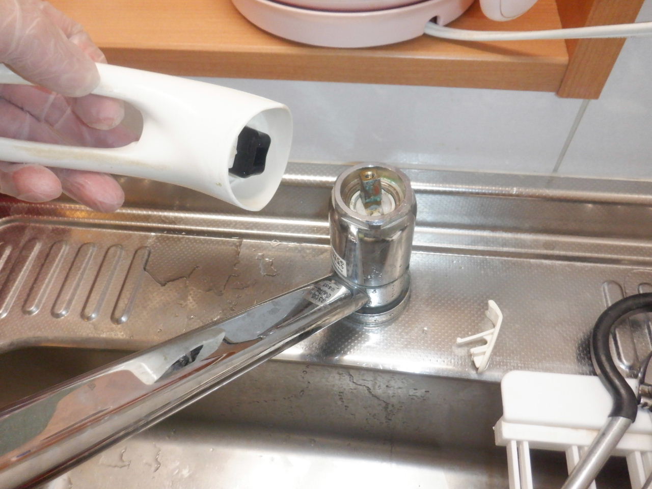 KVK KM556(CL) 【ﾊﾞﾙﾌﾞｶｰﾄﾘｯｼﾞ交換手順、本体後継品・代替品情報】台付ｼﾝｸﾞﾙﾚﾊﾞｰ混合水栓＜水が止まらない＞修理方法 | あなたにも出来るかも？水道修理のブログ