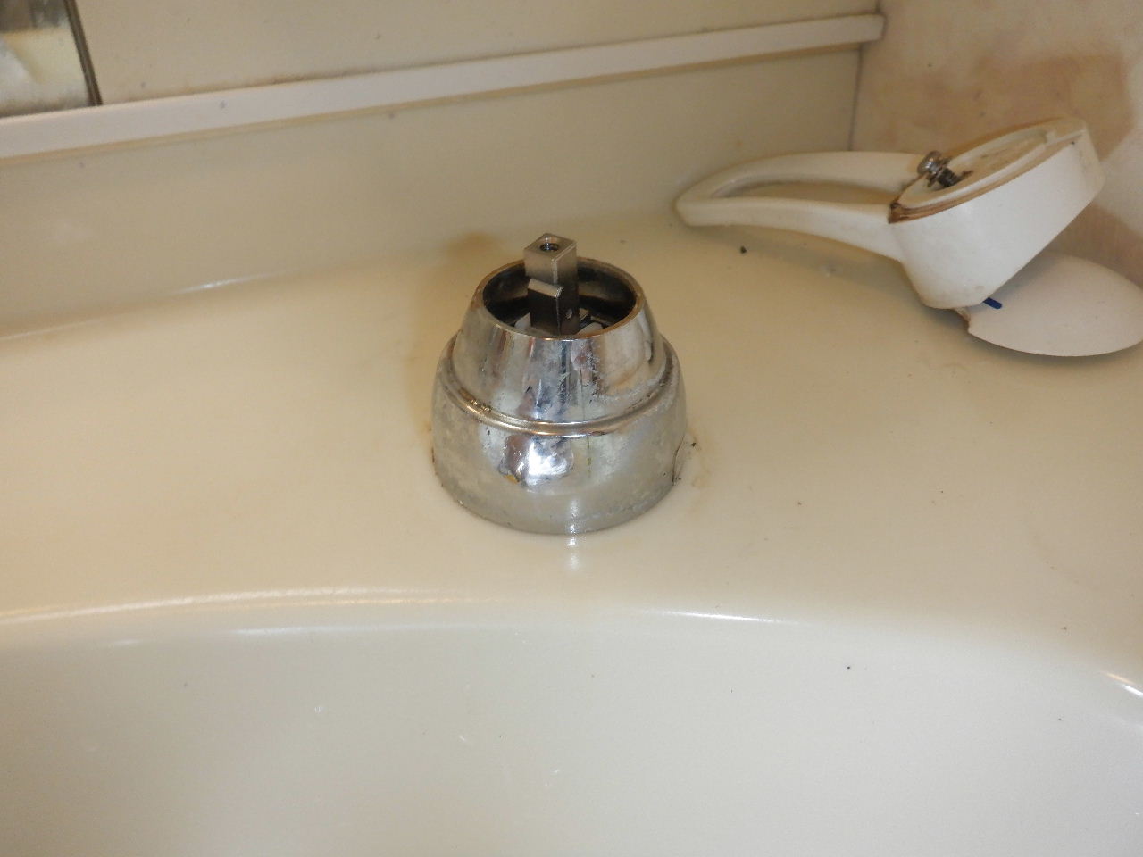 MYM FA241-011【ｶｰﾄﾘｯｼﾞ交換、ｼｬﾜｰﾎｰｽ交換】 洗面ｼﾝｸﾞﾙﾚﾊﾞｰ式洗髪ｼｬﾜｰ水栓＜水が止まらない・ﾚﾊﾞｰ下から水漏れ､ｼｬﾜｰﾎｰｽ水漏れ＞修理方法 ※NAiS ...