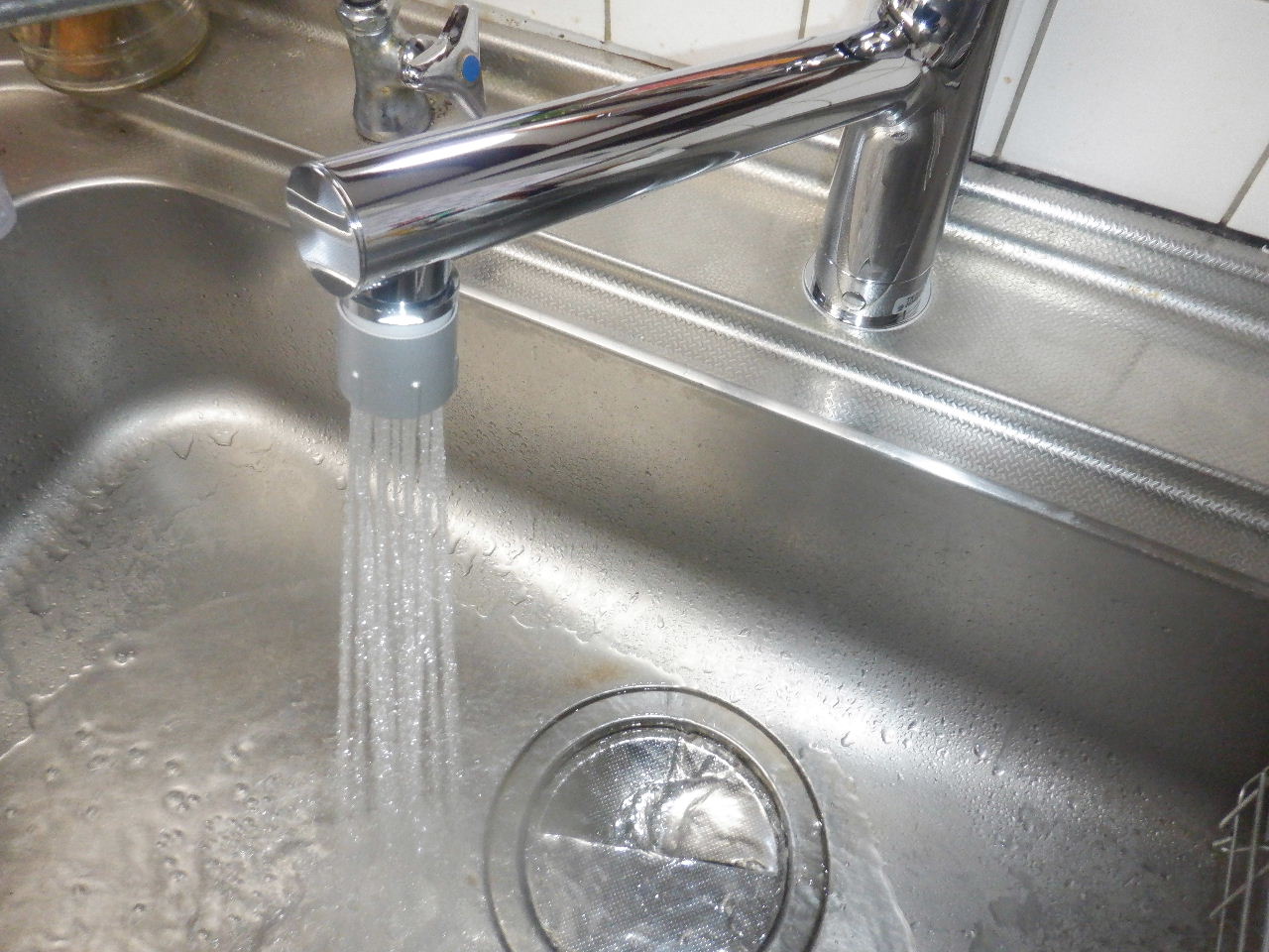 TOTO TK232【本体後継品へ交換】 台付ｼﾝｸﾞﾙﾚﾊﾞｰ･ﾊﾝﾄﾞｼｬﾜｰ水栓【修理部品供給終了品】※ｼﾞｮｲｼﾘｰｽﾞ･下吐水式＜水が止まらない＞水栓本体交換方法 | あなたにも ...