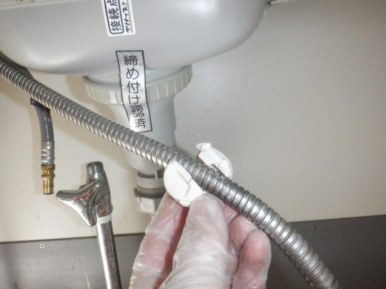 MYM FB273-094【ｼｬﾜｰﾎｰｽ・ｶｰﾄﾘｯｼﾞ交換、本体後継品・代替品情報】台付ｼﾝｸﾞﾙﾚﾊﾞｰ式ｼｬﾜｰ水栓 水漏れ修理方法 ※ｸﾘﾅｯﾌﾟｷｯﾁﾝ | あなたにも出来るかも ...