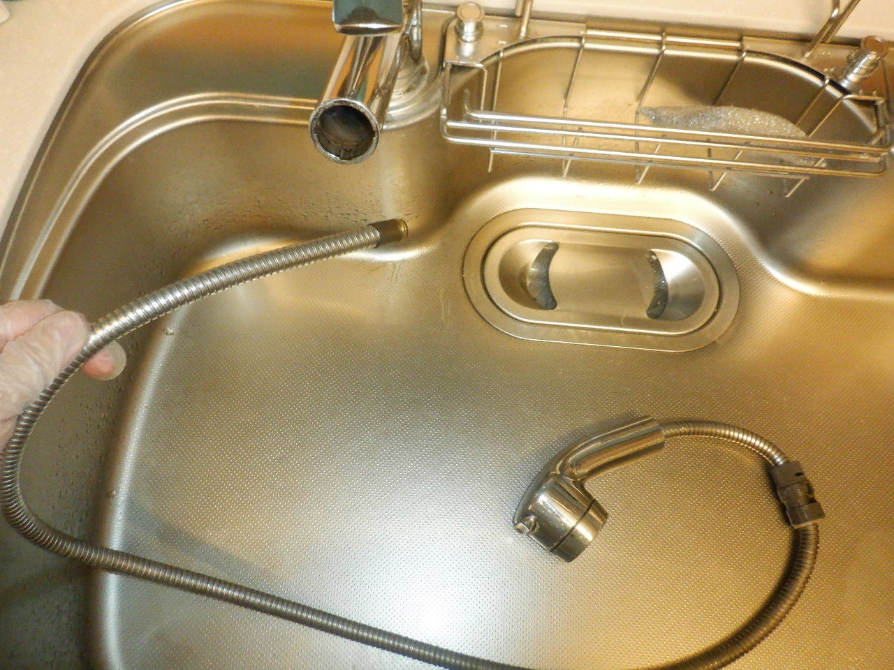 MYM FB273-094【ｼｬﾜｰﾎｰｽ・ｶｰﾄﾘｯｼﾞ交換、本体後継品・代替品情報】台付ｼﾝｸﾞﾙﾚﾊﾞｰ式ｼｬﾜｰ水栓 水漏れ修理方法 ※ｸﾘﾅｯﾌﾟｷｯﾁﾝ | あなたにも出来るかも ...