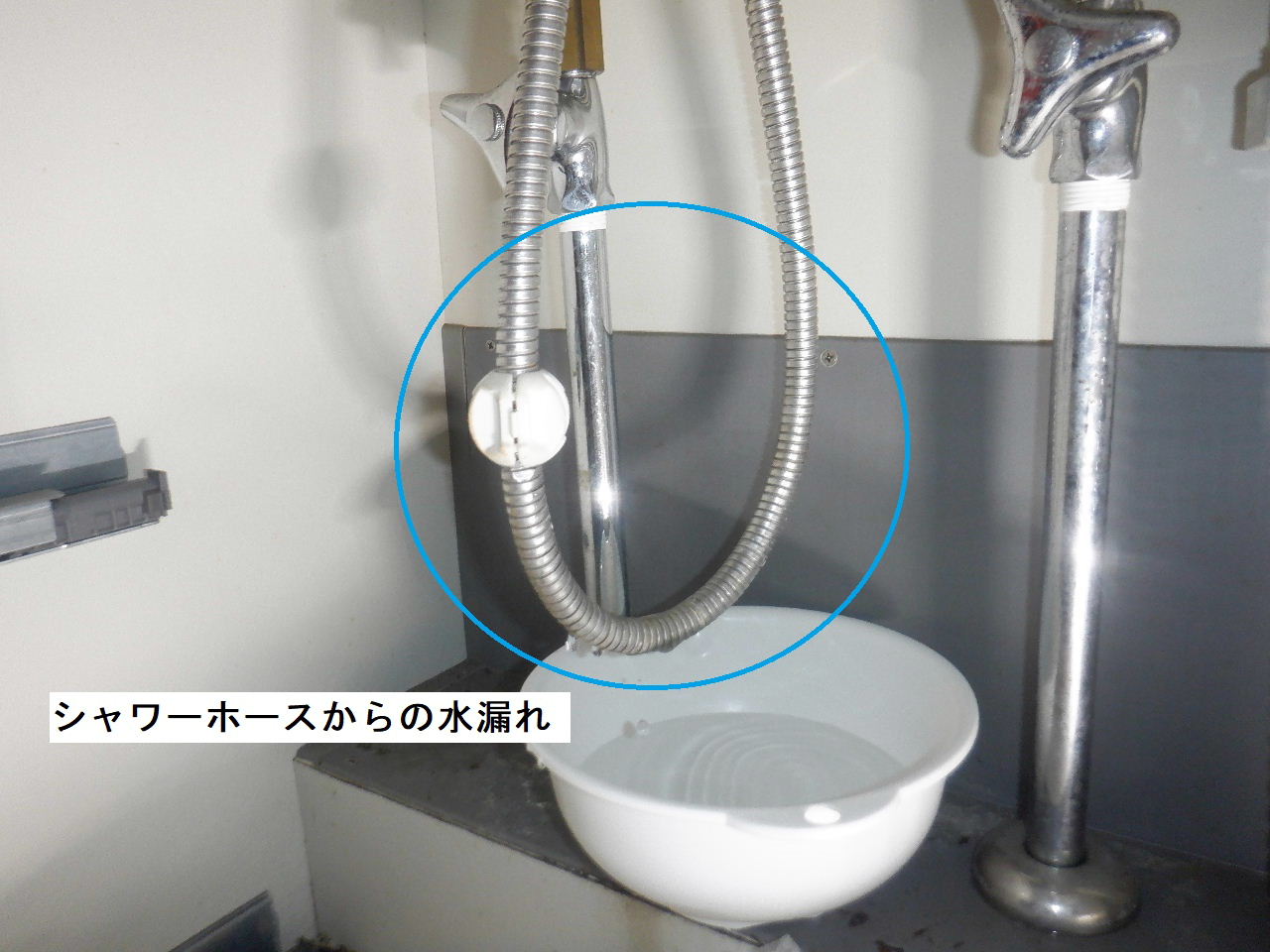 MYM FB273-094【ｼｬﾜｰﾎｰｽ・ｶｰﾄﾘｯｼﾞ交換、本体後継品・代替品情報】台付ｼﾝｸﾞﾙﾚﾊﾞｰ式ｼｬﾜｰ水栓 水漏れ修理方法 ※ｸﾘﾅｯﾌﾟｷｯﾁﾝ | あなたにも出来るかも ...