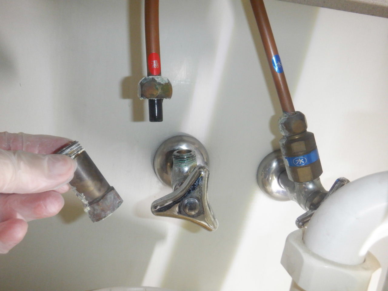 INAX SF-35S【本体後継品へ交換、ｶｰﾄﾘｯｼﾞ品番情報】ｼﾝｸﾞﾙﾚﾊﾞｰ洗髪ｼｬﾜｰ水栓＜水が止まらない、ｼｬﾜｰ･ｶﾗﾝの切替が出来ない＞ 水栓本体交換方法 | あなたにも出来る ...