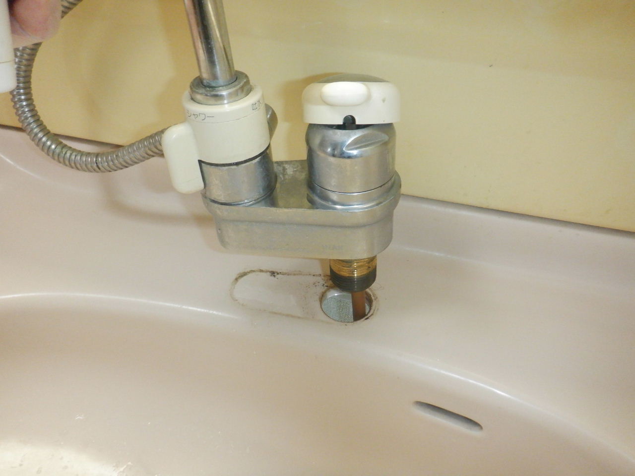 INAX SF-35S【本体後継品へ交換、ｶｰﾄﾘｯｼﾞ品番情報】ｼﾝｸﾞﾙﾚﾊﾞｰ洗髪ｼｬﾜｰ水栓＜水が止まらない、ｼｬﾜｰ･ｶﾗﾝの切替が出来ない＞ 水栓本体交換方法 | あなたにも出来る ...