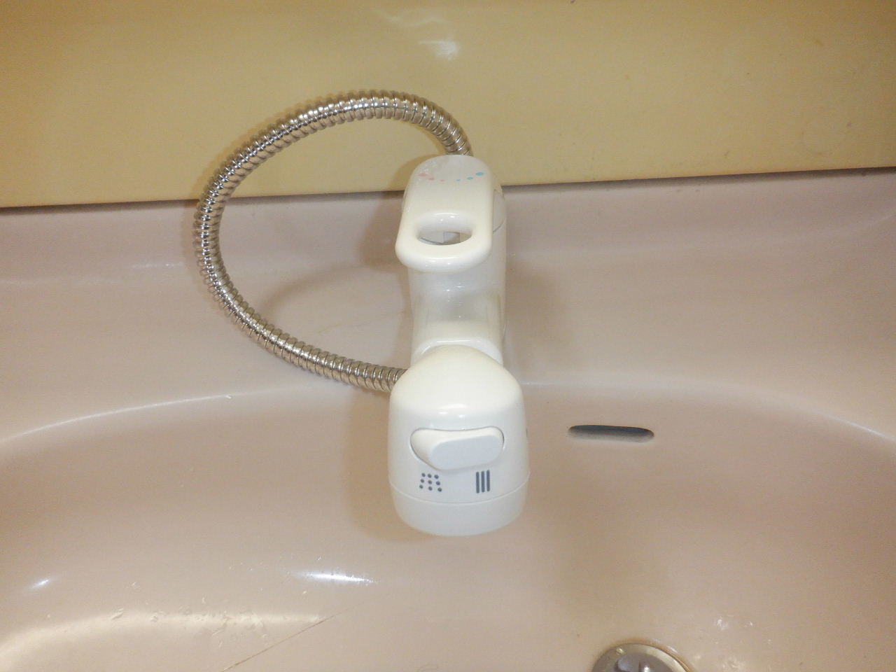 INAX SF-35S【本体後継品へ交換、ｶｰﾄﾘｯｼﾞ品番情報】ｼﾝｸﾞﾙﾚﾊﾞｰ洗髪ｼｬﾜｰ水栓＜水が止まらない、ｼｬﾜｰ･ｶﾗﾝの切替が出来ない＞ 水栓本体交換方法 | あなたにも出来る ...