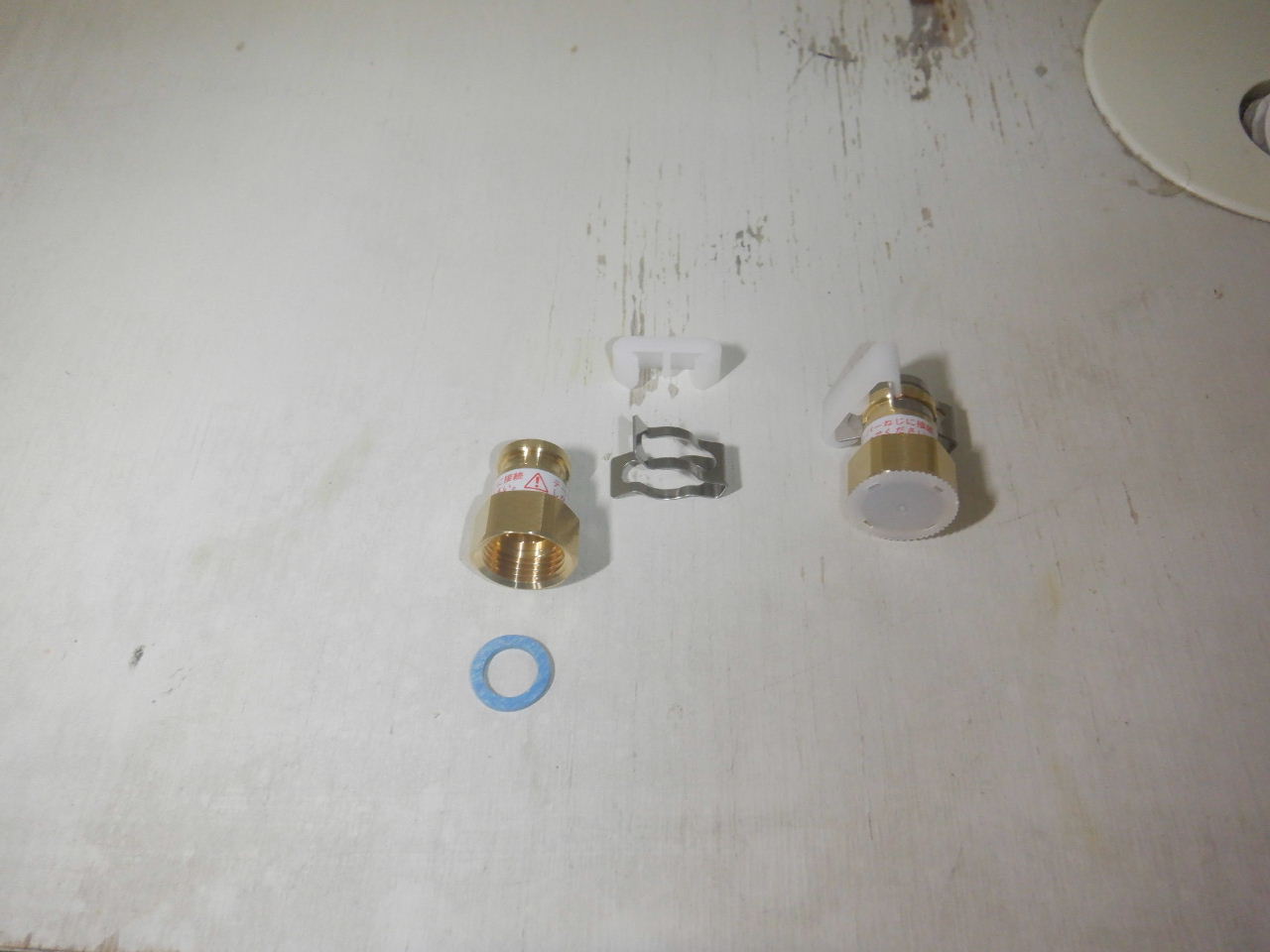 INAX SF-35S【本体後継品へ交換、ｶｰﾄﾘｯｼﾞ品番情報】ｼﾝｸﾞﾙﾚﾊﾞｰ洗髪ｼｬﾜｰ水栓＜水が止まらない、ｼｬﾜｰ･ｶﾗﾝの切替が出来ない＞ 水栓本体交換方法 | あなたにも出来る ...