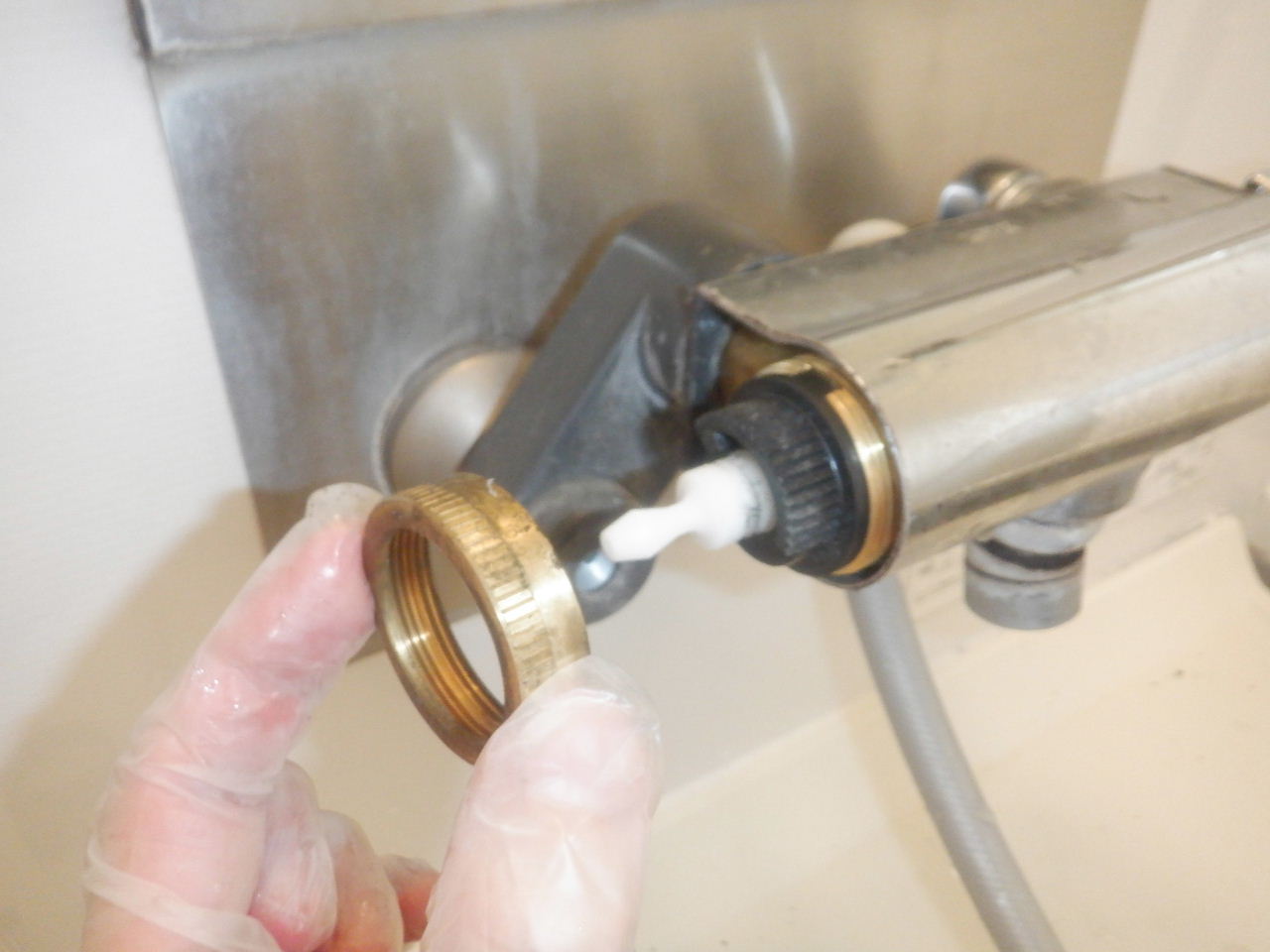 KVK KF800ｼﾘｰｽﾞ【切替弁ﾕﾆｯﾄ・ｻｰﾓｶｰﾄﾘｯｼﾞ交換、後継品へ交換】 浴室ｻｰﾓｽﾀｯﾄ式ｼｬﾜｰ水栓 修理方法 ※ｸﾘﾅｯﾌﾟ製ﾕﾆｯﾄﾊﾞｽ水栓 | あなたにも出来るかも ...