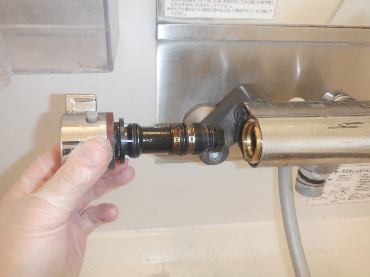 KVK KF800ｼﾘｰｽﾞ【切替弁ﾕﾆｯﾄ・ｻｰﾓｶｰﾄﾘｯｼﾞ交換、後継品へ交換】 浴室ｻｰﾓｽﾀｯﾄ式ｼｬﾜｰ水栓 修理方法 ※ｸﾘﾅｯﾌﾟ製ﾕﾆｯﾄﾊﾞｽ水栓 | あなたにも出来るかも ...