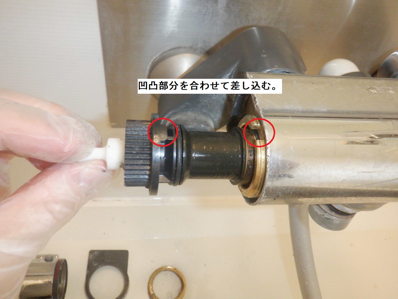 KVK KF800ｼﾘｰｽﾞ【切替弁ﾕﾆｯﾄ・ｻｰﾓｶｰﾄﾘｯｼﾞ交換、後継品へ交換】 浴室ｻｰﾓｽﾀｯﾄ式ｼｬﾜｰ水栓 修理方法 ※ｸﾘﾅｯﾌﾟ製ﾕﾆｯﾄﾊﾞｽ水栓 | あなたにも出来るかも ...