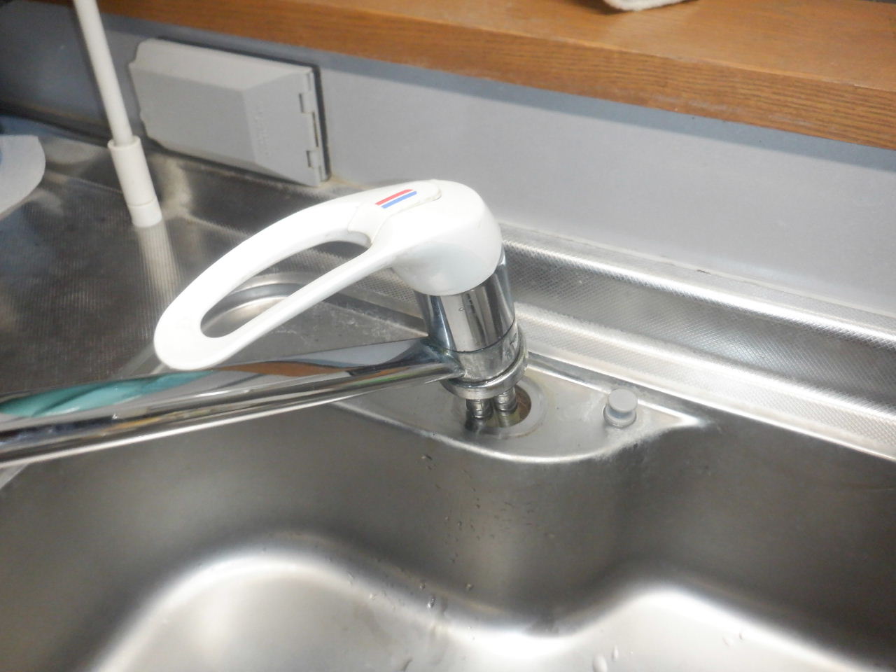 KVK KM556【ｶｰﾄﾘｯｼﾞ交換、本体交換、後継品・代替品】 ｷｯﾁﾝ 台付ｼﾝｸﾞﾙﾚﾊﾞｰ水栓＜水が止まらない＞ | あなたにも出来るかも？水道修理のブログ