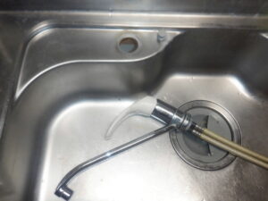 KVK KM556【ｶｰﾄﾘｯｼﾞ交換、本体交換、後継品・代替品】 ｷｯﾁﾝ 台付ｼﾝｸﾞﾙﾚﾊﾞｰ水栓＜水が止まらない＞ | あなたにも出来るかも？水道修理のブログ