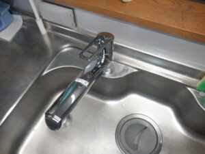 KVK KM556【ｶｰﾄﾘｯｼﾞ交換、本体交換、後継品・代替品】 ｷｯﾁﾝ 台付ｼﾝｸﾞﾙﾚﾊﾞｰ水栓＜水が止まらない＞ | あなたにも出来るかも？水道修理のブログ