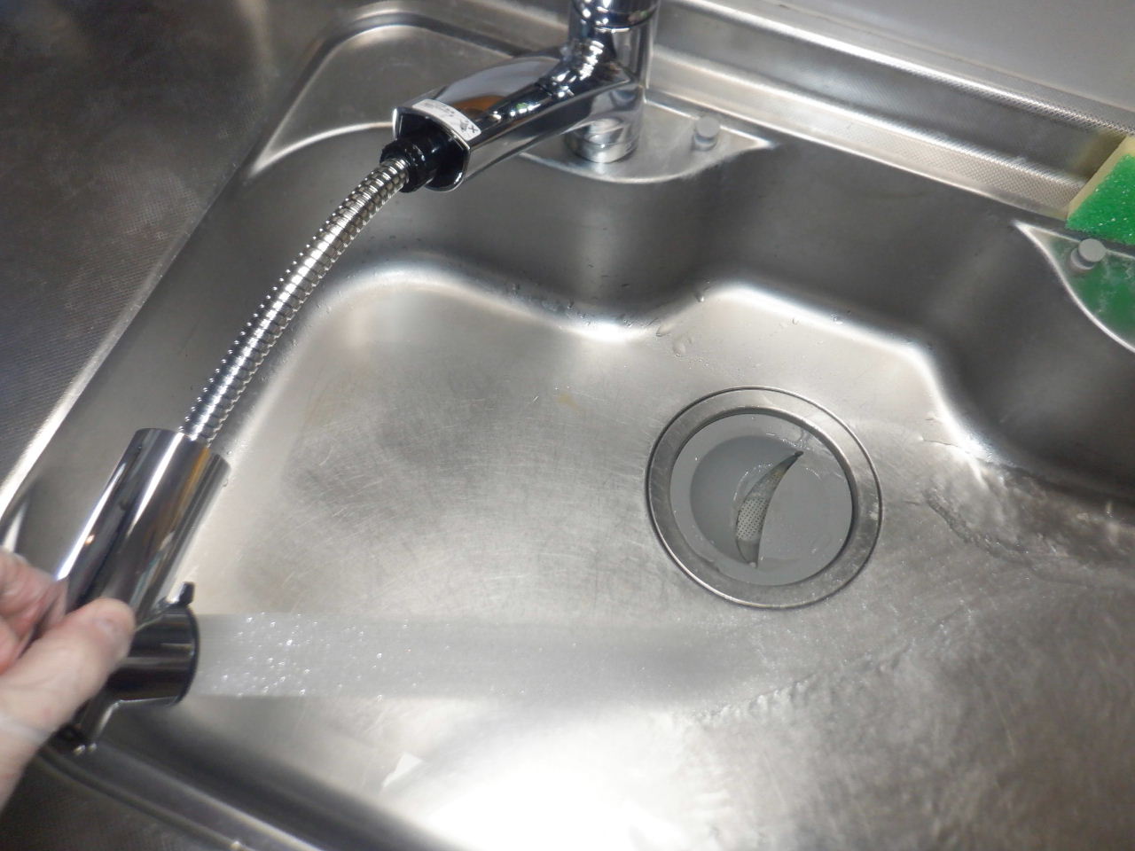 KVK KM556【ｶｰﾄﾘｯｼﾞ交換、本体交換、後継品・代替品】 ｷｯﾁﾝ 台付ｼﾝｸﾞﾙﾚﾊﾞｰ水栓＜水が止まらない＞ | あなたにも出来るかも？水道修理のブログ