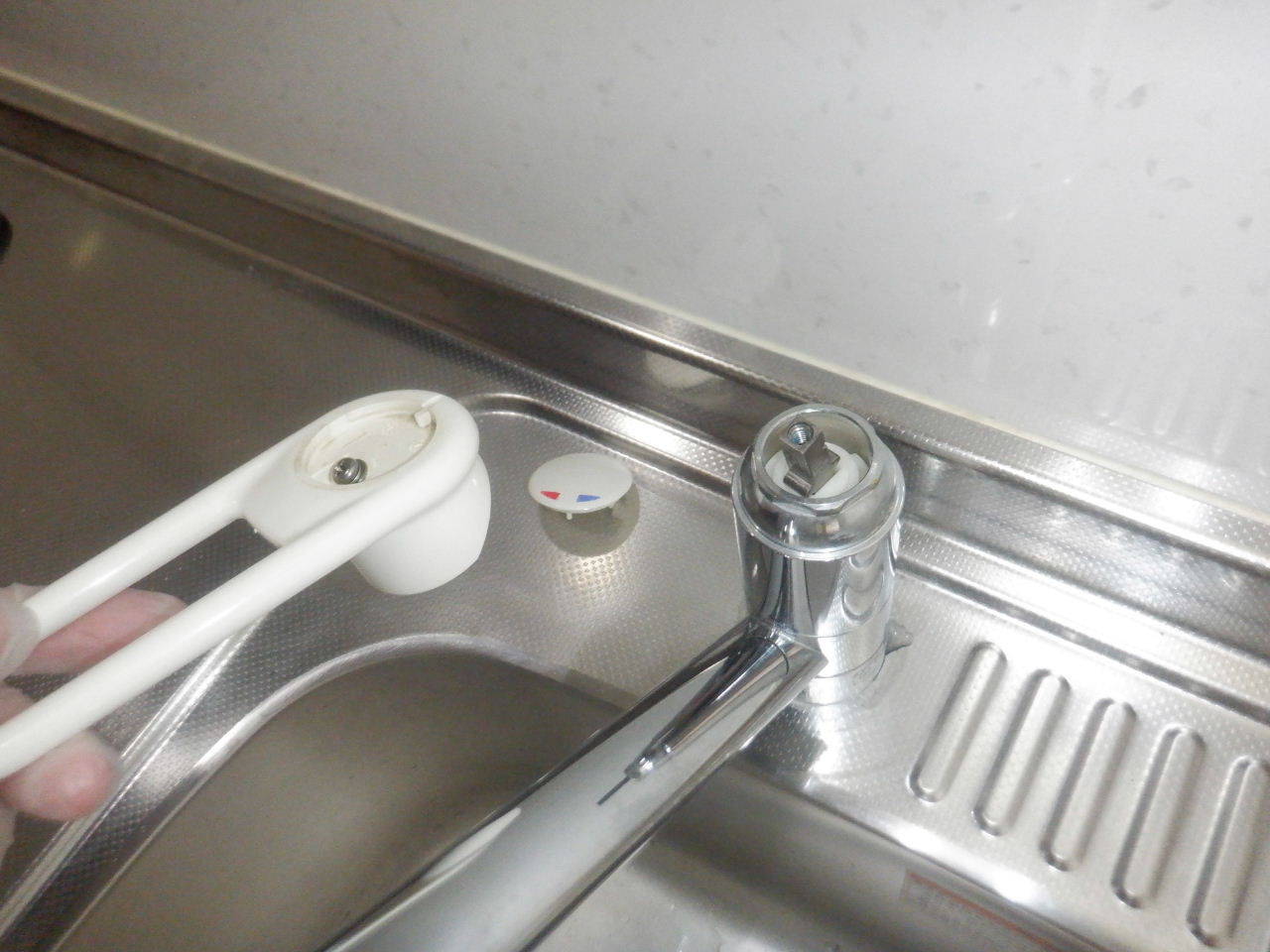 MYM FA237-047【ｶｰﾄﾘｯｼﾞ交換、本体取り外し方・後継品・代替品へ交換】ｷｯﾁﾝ台付ｼﾝｸﾞﾙﾚﾊﾞｰ水栓＜水が止まらない＞修理方法 ※ﾄｽﾃﾑ製ｷｯﾁﾝ | あなたにも出来るか ...