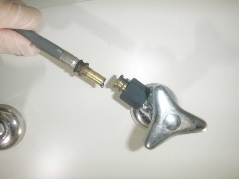 MYM FA237-047【ｶｰﾄﾘｯｼﾞ交換、本体取り外し方・後継品・代替品へ交換】ｷｯﾁﾝ台付ｼﾝｸﾞﾙﾚﾊﾞｰ水栓＜水が止まらない＞修理方法 ※ﾄｽﾃﾑ製ｷｯﾁﾝ | あなたにも出来るか ...