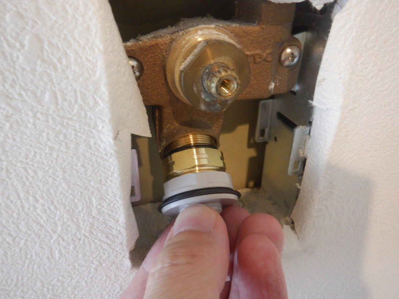 ﾀﾌﾞﾁ(TBC）SP1100S【ｶﾌﾟﾗｰｾｯﾄ交換、ｶｰﾄﾘｯｼﾞ交換】 洗濯水栓(埋込式）ﾌﾗｯﾄｼﾘｰｽﾞ 修理方法 | あなたにも出来るかも？水道修理のブログ