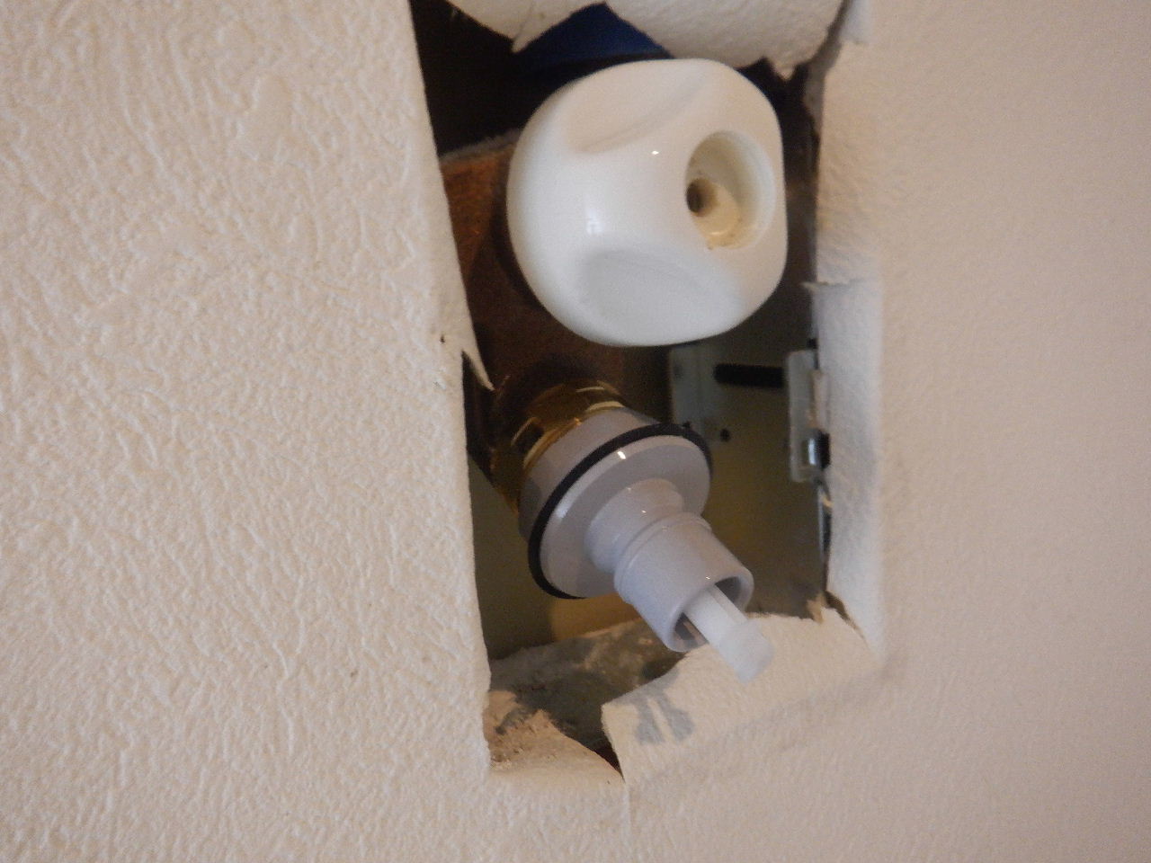 ﾀﾌﾞﾁ(TBC）SP1100S【ｶﾌﾟﾗｰｾｯﾄ交換、ｶｰﾄﾘｯｼﾞ交換】 洗濯水栓(埋込式）ﾌﾗｯﾄｼﾘｰｽﾞ 修理方法 | あなたにも出来るかも？水道修理のブログ